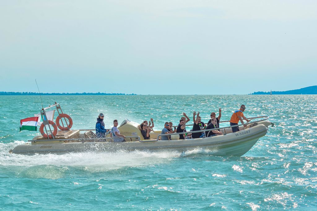 Speedboat adrenalin túra - T Flotta Hajós rendezvények Balaton
